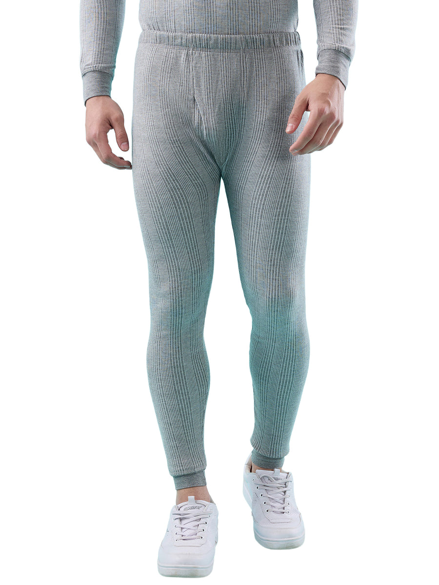 Soft, breathable men’s thermals designed with pockets, a flexible fit,