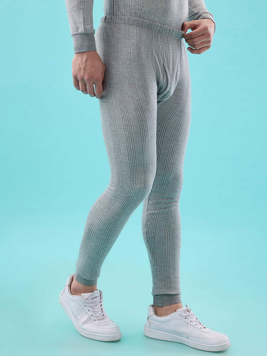 Soft, breathable men’s thermals designed with pockets, a flexible fit,