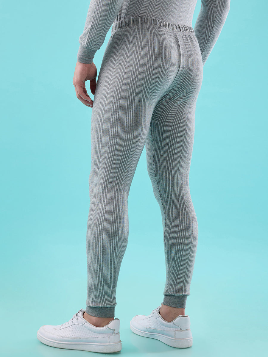 Soft, breathable men’s thermals designed with pockets, a flexible fit,